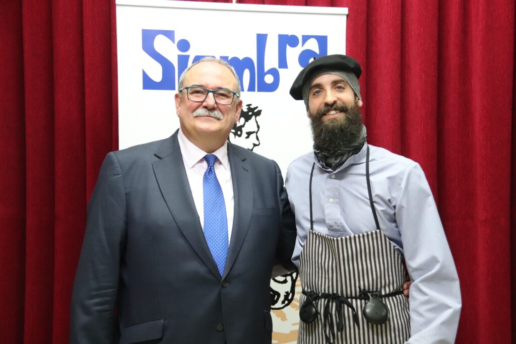 Agustín Sánchez y la AMYD 'Manuel de Falla' reciben el galardón más ...